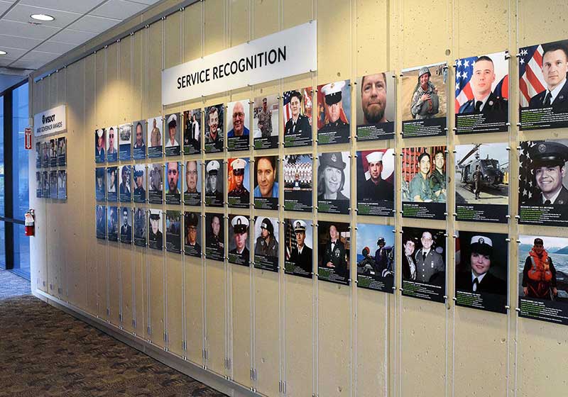 Rail/Track Display Systems for Picture and Posters Hanging | Nova Display