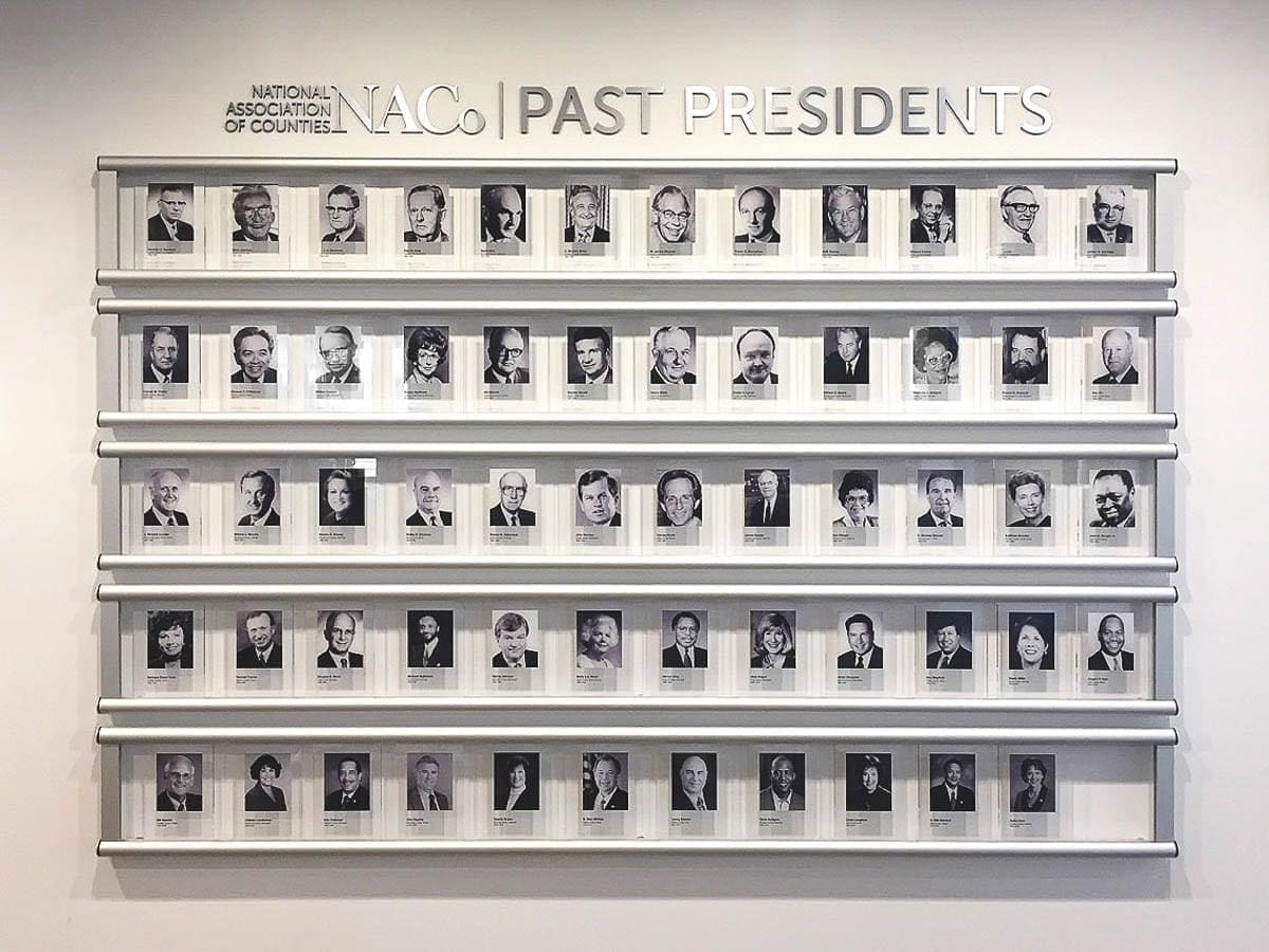 Track/Rail Suspended Displays | Project Photo Gallery | Nova Display