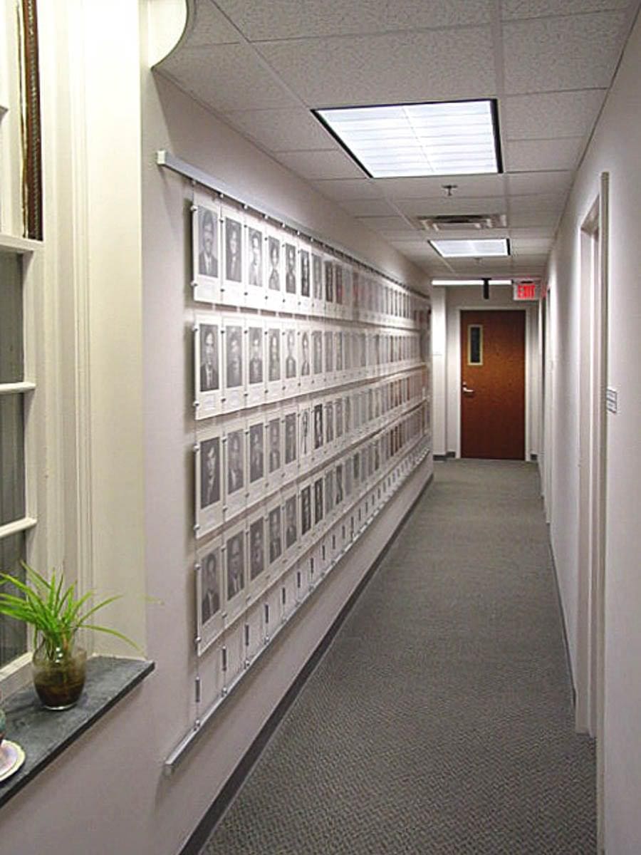 Track/Rail Suspended Displays | Project Photo Gallery | Nova Display