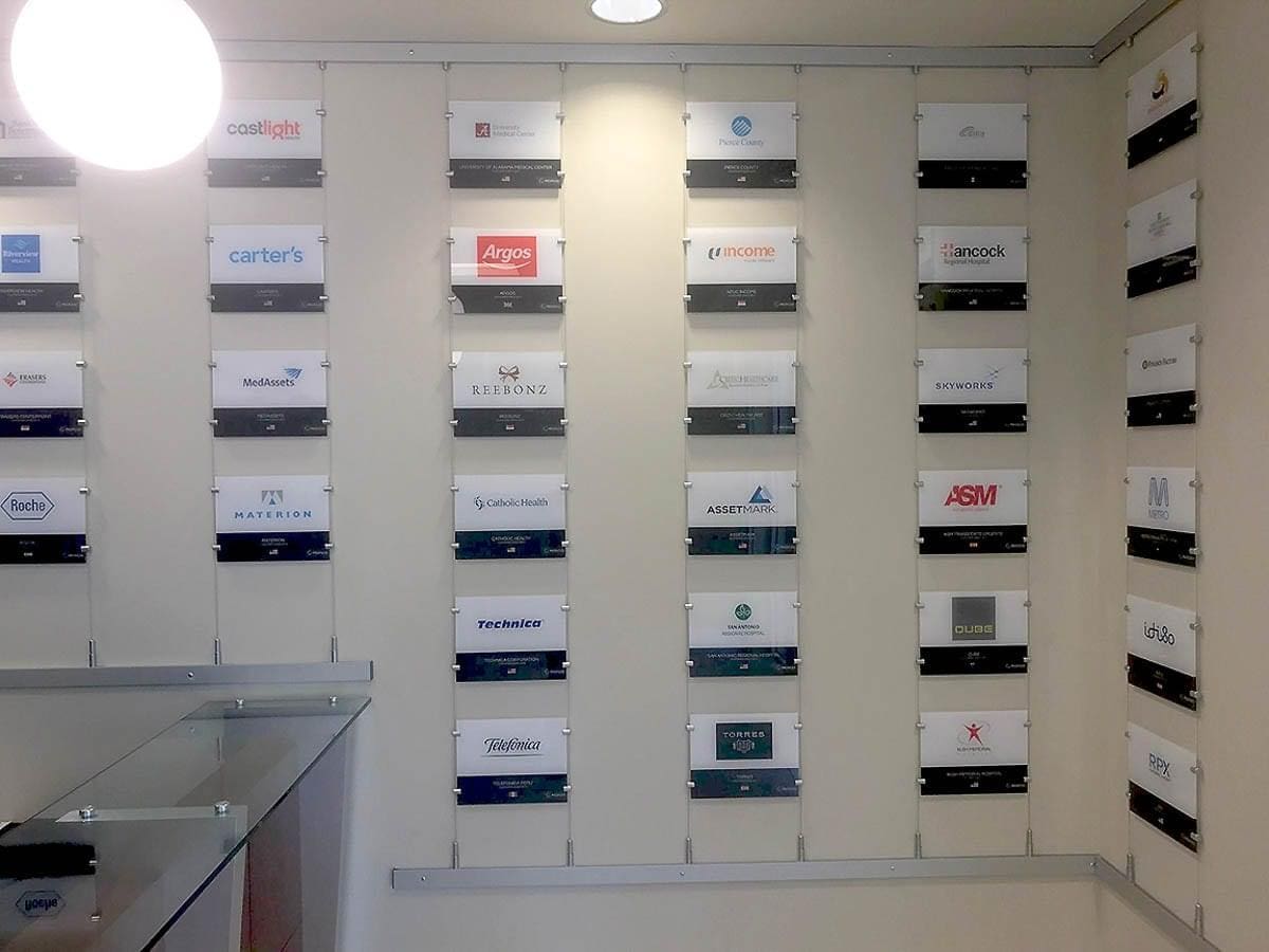 Track/Rail Suspended Displays | Project Photo Gallery | Nova Display